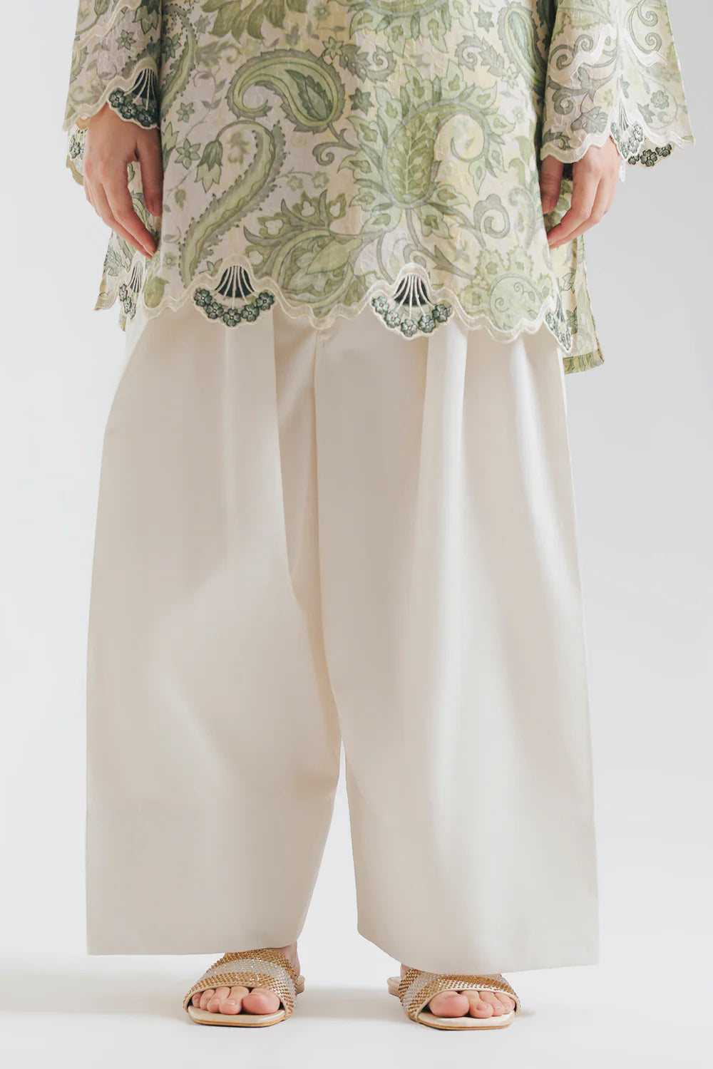 OFF WHITE | E8320/102/002 | Special Price SS '26 | Ethnc – Chaand Tara